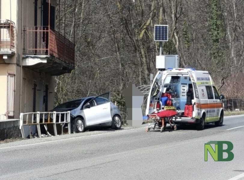 Biella, auto finisce contro un'abitazione: incidente a Pavignano ...