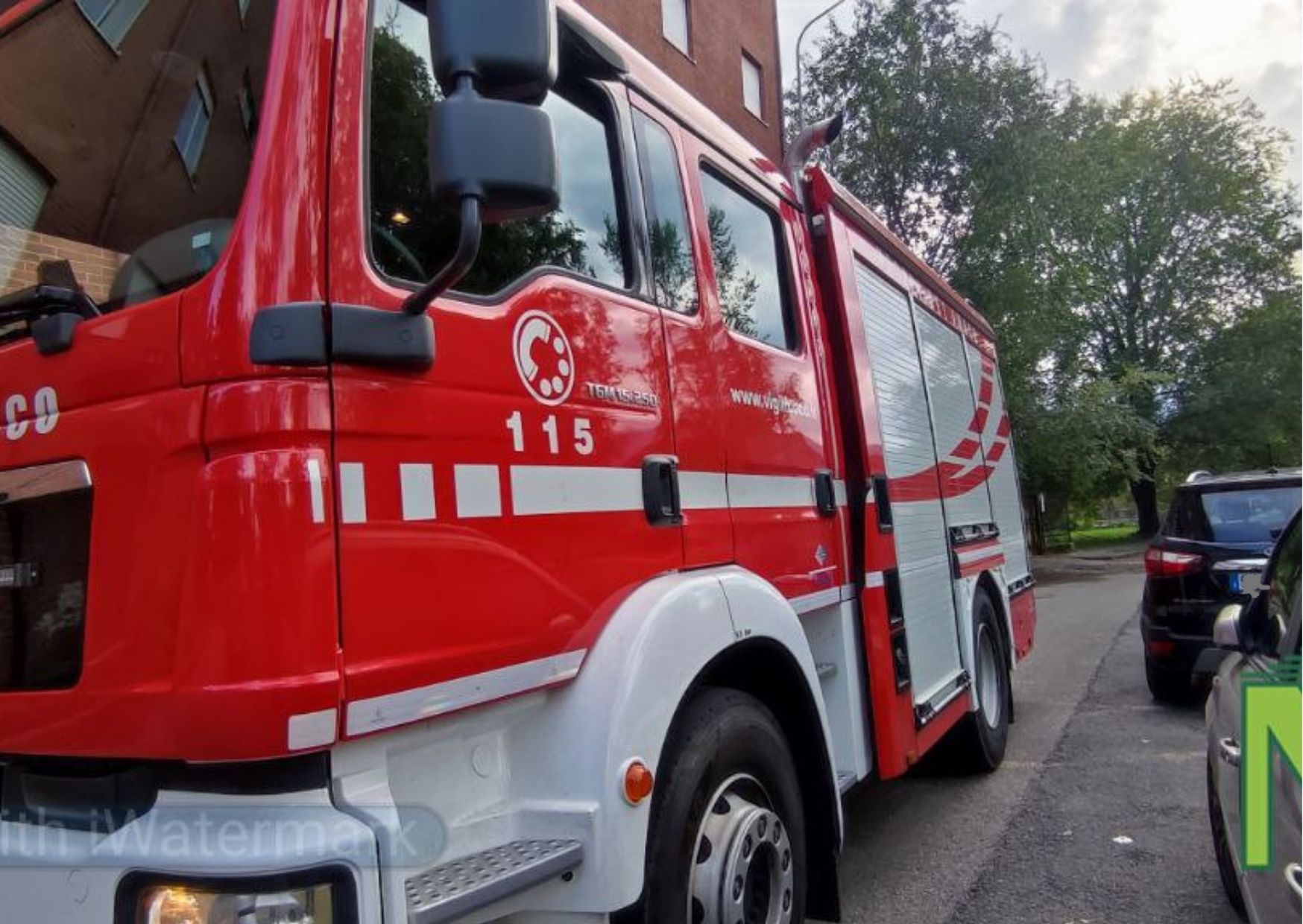 Pavignano, donna bloccata in ascensore con il cane, li salvano i Vigili ...