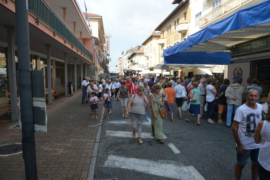Street food, Notte Bianca e mercato Crocetta, Cossato al lavoro per tre ...