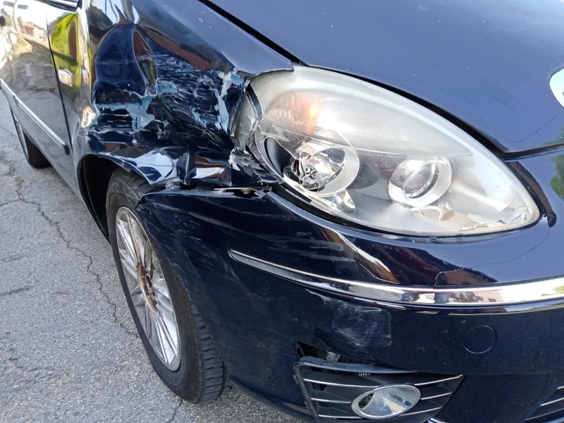 Quaregna Cerreto, torna alla sua auto e la ritrova rigata e danneggiata ...