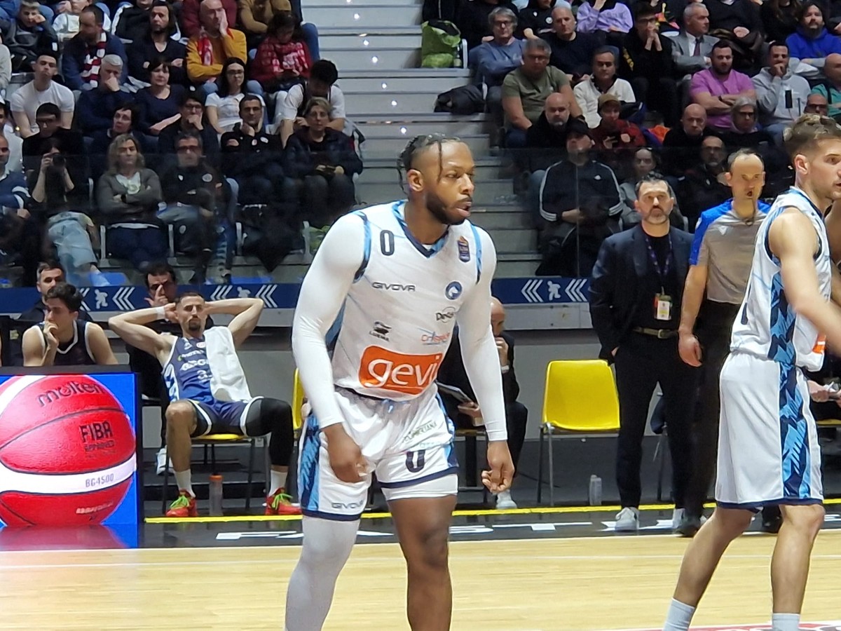 Jacob Pullen regala la Coppa Italia di basket a Napoli - Newsbiella.it