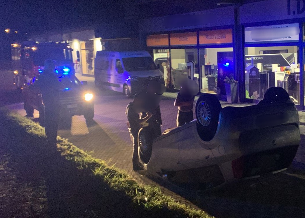 Roppolo: Esce di strada e si ribalta, donna estratta dall'abitacolo dai ...