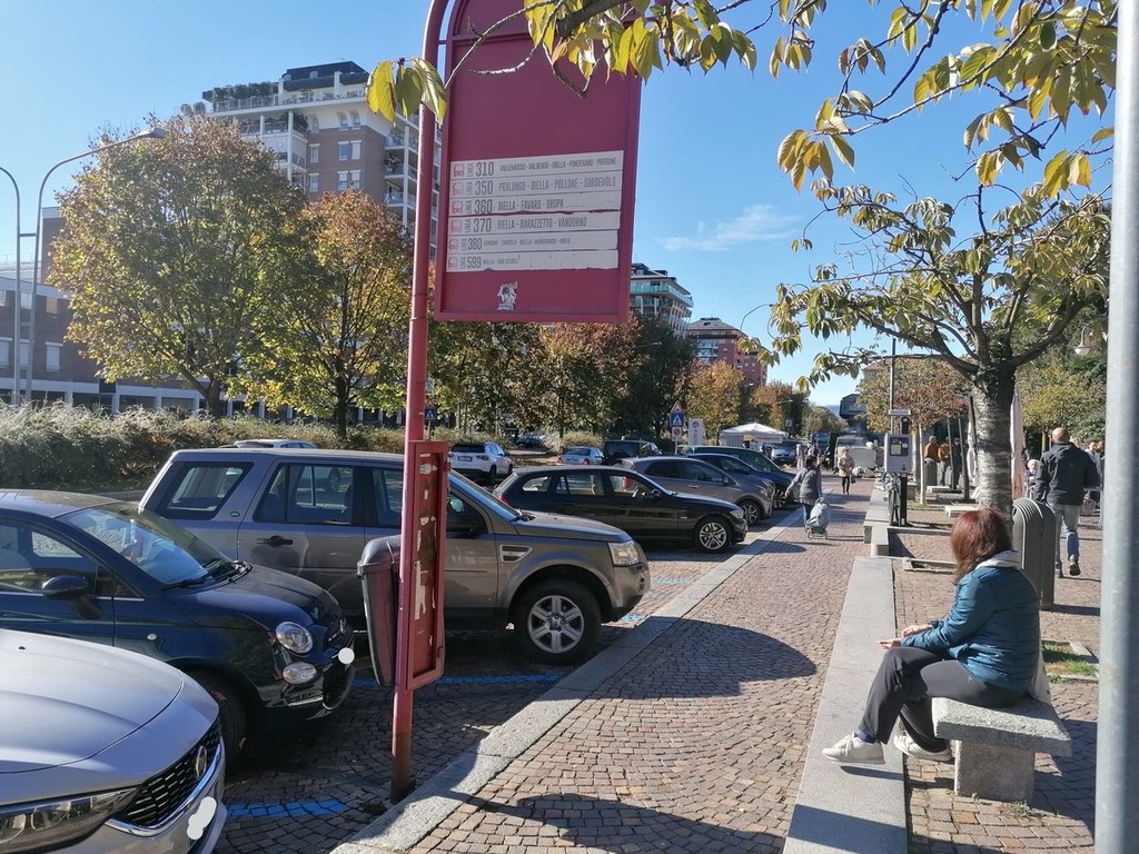 Paline e pensiline delle fermata dei bus a Biella, il Comune punta ...