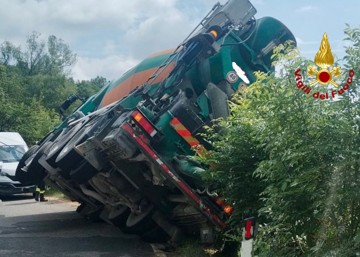 Mezzo pesante in bilico tra Netro e Donato - Newsbiella.it