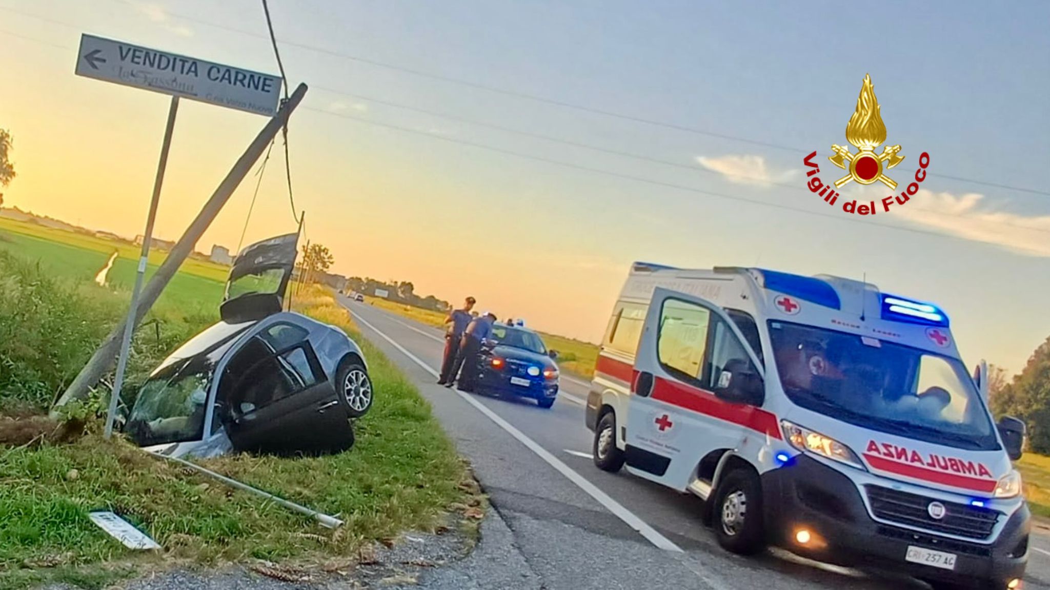 Villanova: Auto finisce fuori strada, conducente estratta dai Vigili ...