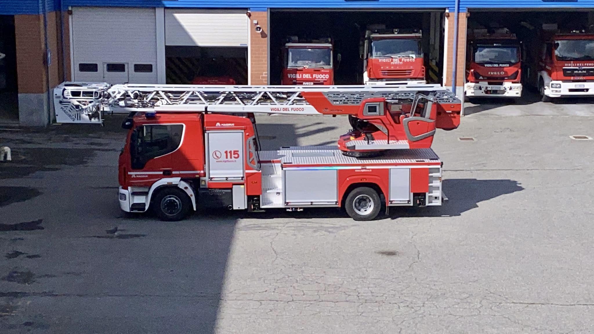 E' arrivata la nuova autoscala per il Comando Provinciale dei Vigili ...