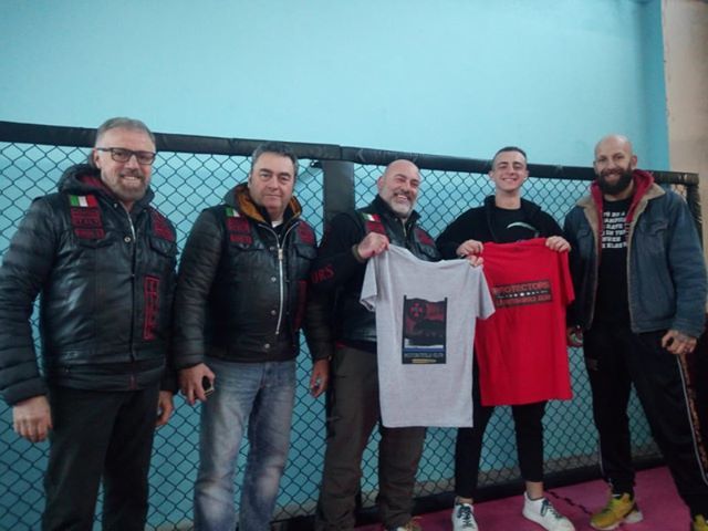 Un crest e una targa per Cristian Magro (MMA) e Dan Oren (Krav Maga ...