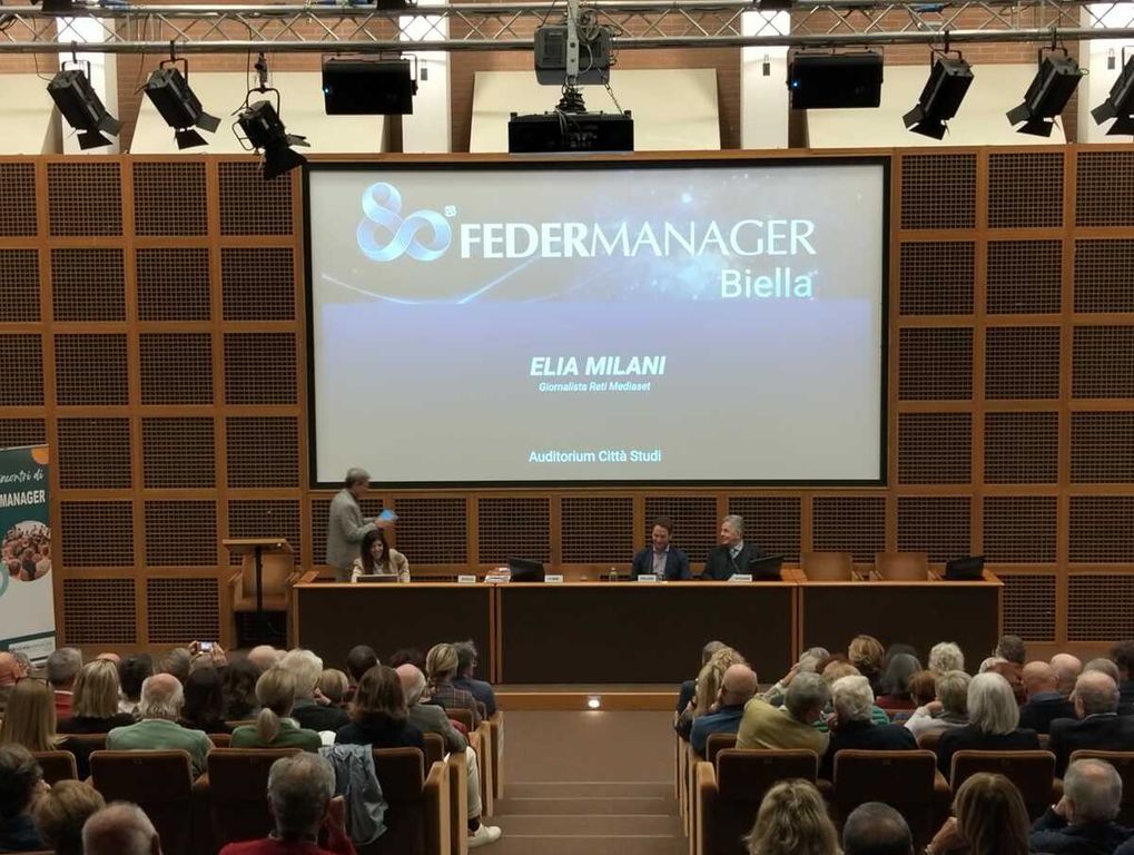 Elia Milani, voce di Mediaset cresciuto a Biella, racconta la vita da ...