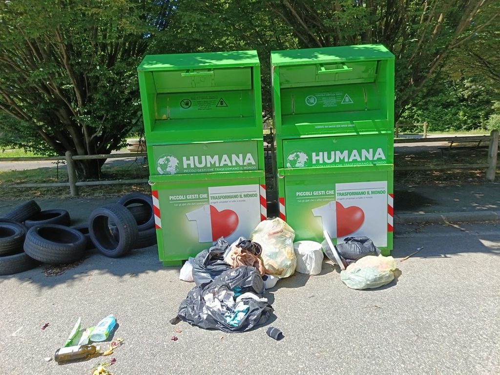 Biella, gomme abbandonate vicino al cimitero di Pavignano: un lettore ...