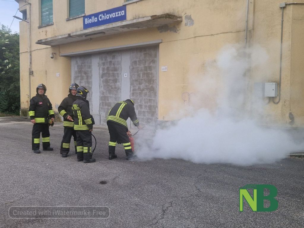 Passante vede bruciare un quadro elettrico, Vigili del Fuoco in azione ...